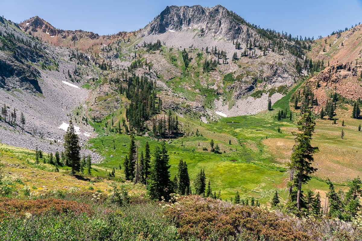 Backpack the 4 Lakes Loop via Swift Creek: Trinity Alps Wilderness